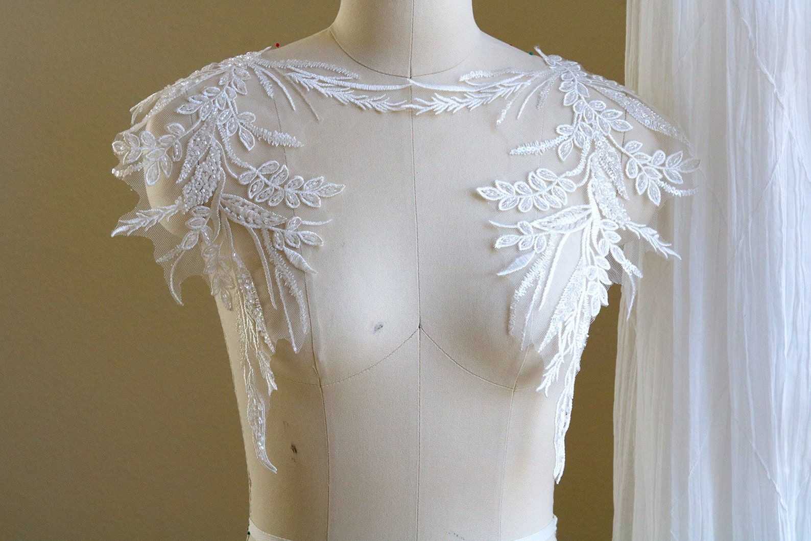 2262 Mirrored Pair Leaf off White Wedding Dress Applique for Wedding ...