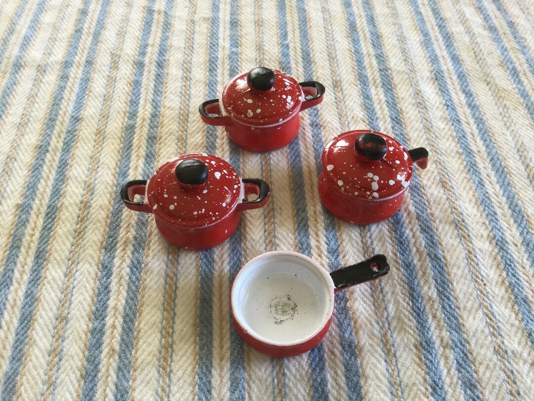 Spotted Red 7-piece Cookware Set. Vintage Item 1/12. Dollhouse Emporium ...