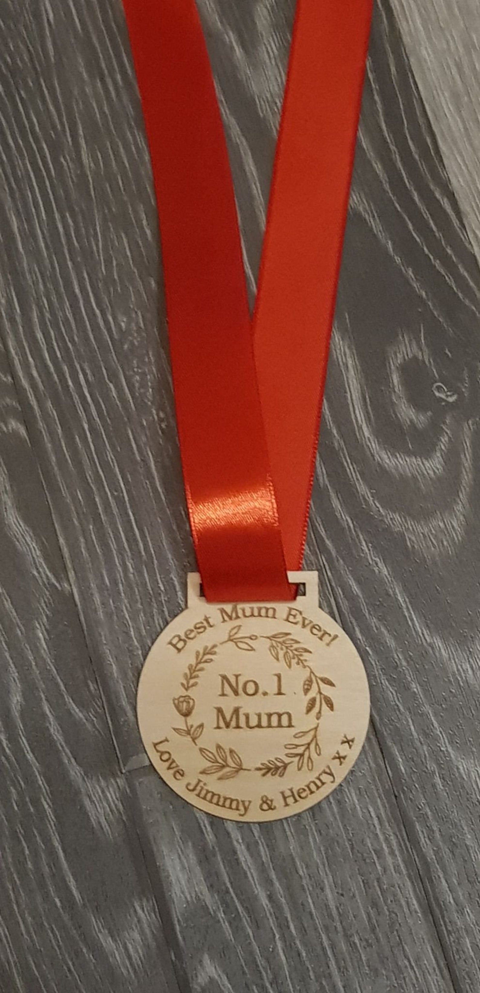 Wooden Best Mum Medal Number 1 Mummy Personalised message | Etsy