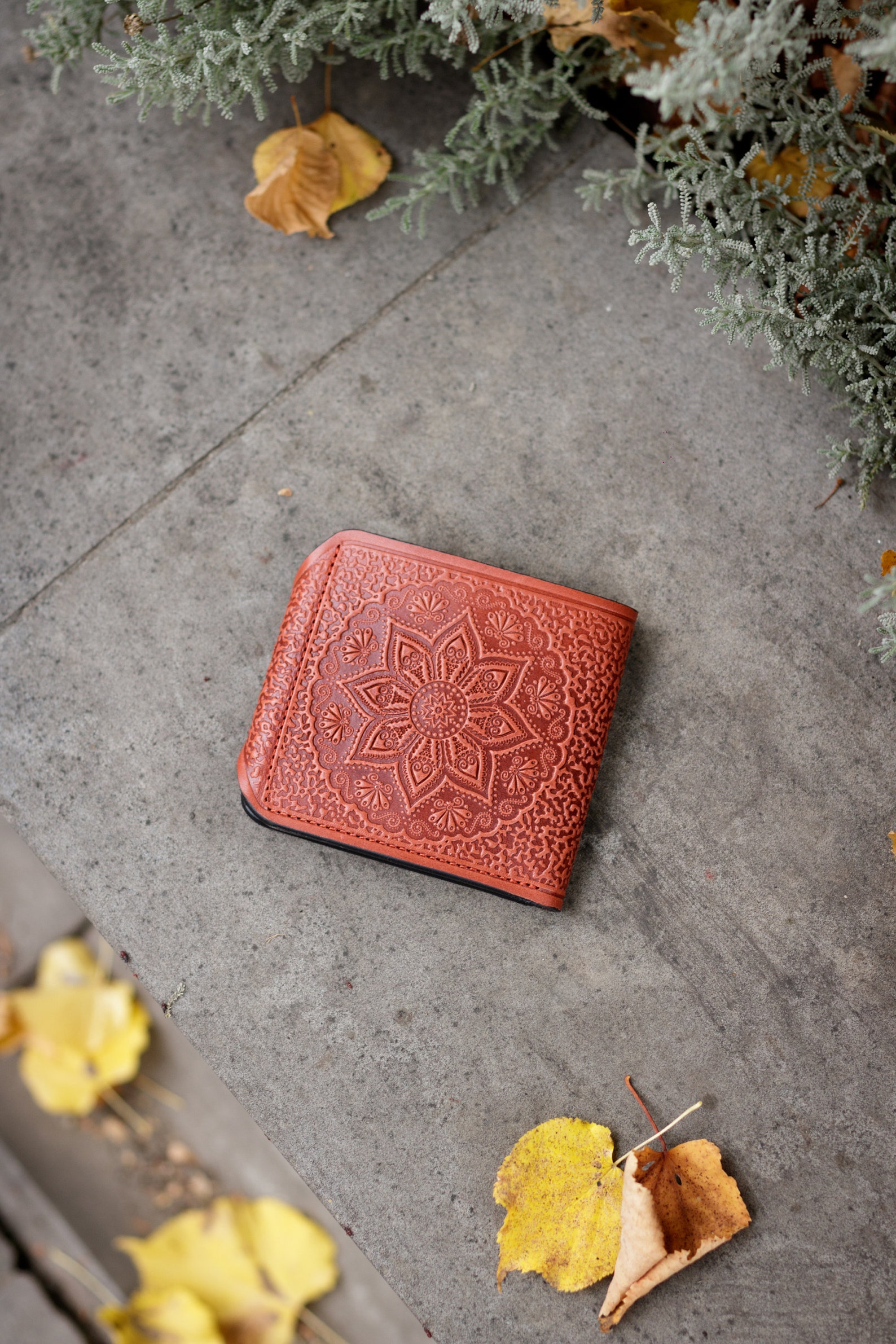Personalized Leather Wallet With Tree Emblem - Vintage Style - Etsy