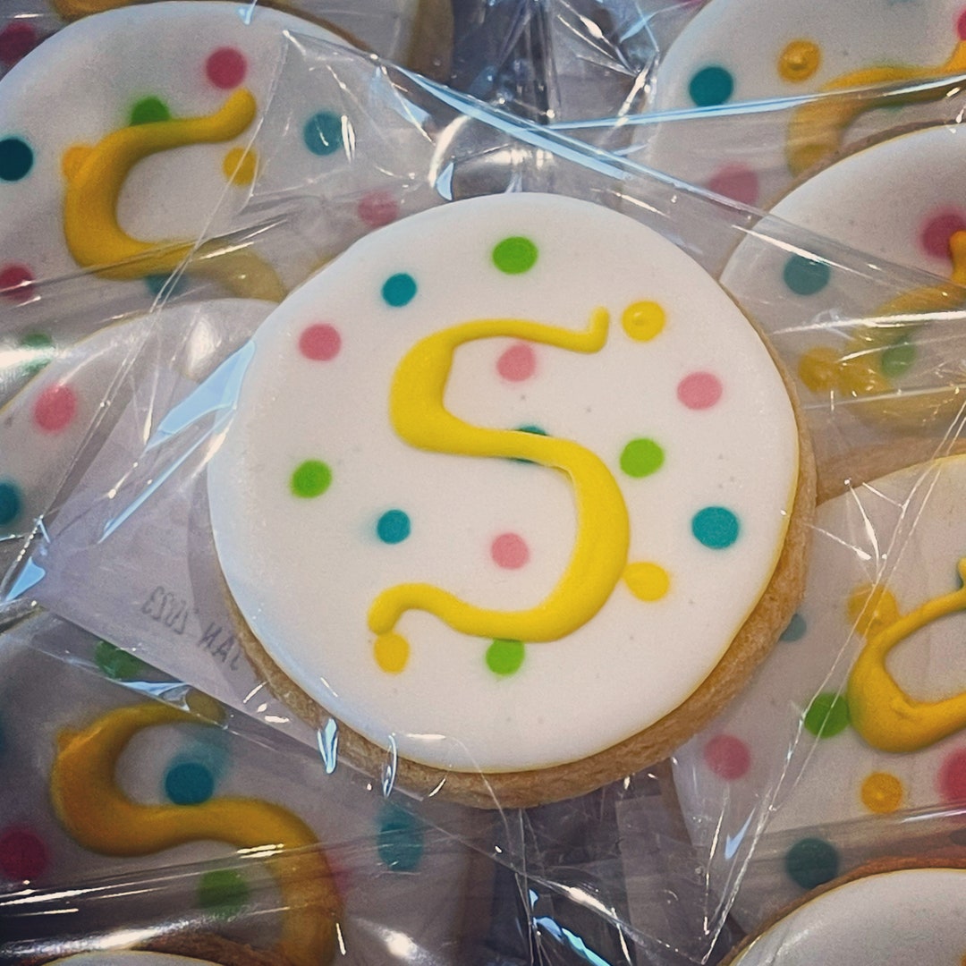 SET OF BISCUITS, Initial Biscuit, Birthday Biscuit, Party Favour - Etsy