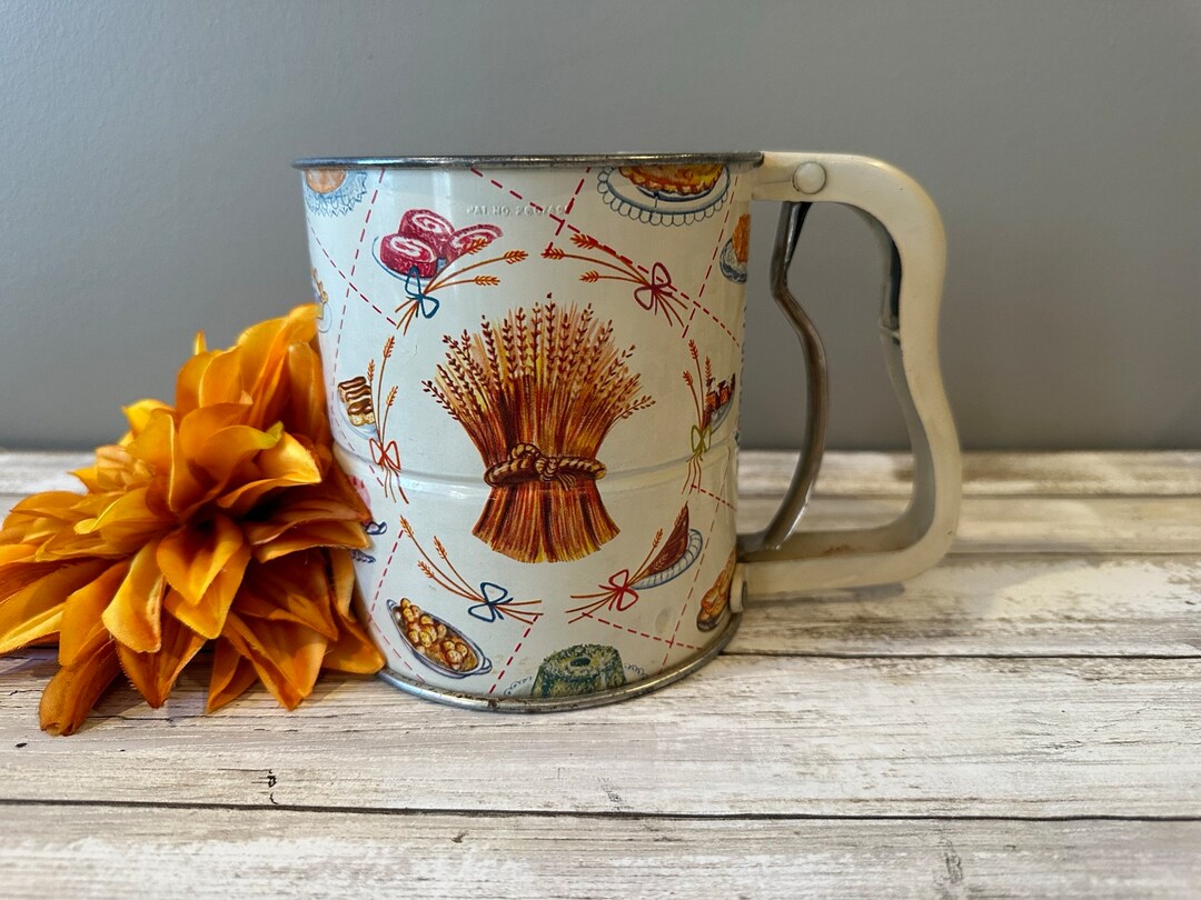 Vintage - Androck Hand-i-sift - Sifter - White Handle - Food Images - 5 ...