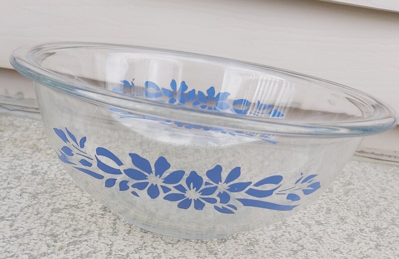 Pyrex Blue Flower Ribbon 323 Mixing Bowl 1.5L. - Etsy Canada