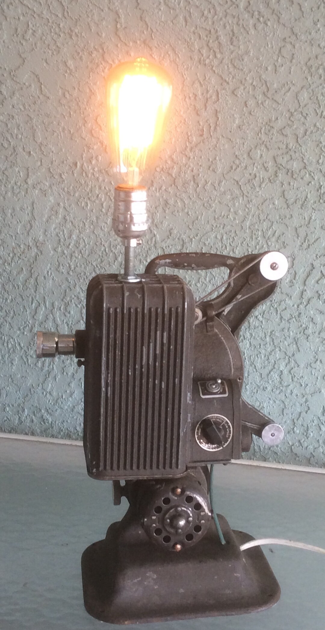 Repurposed Vintage Movie Projector Table Lamp - Etsy
