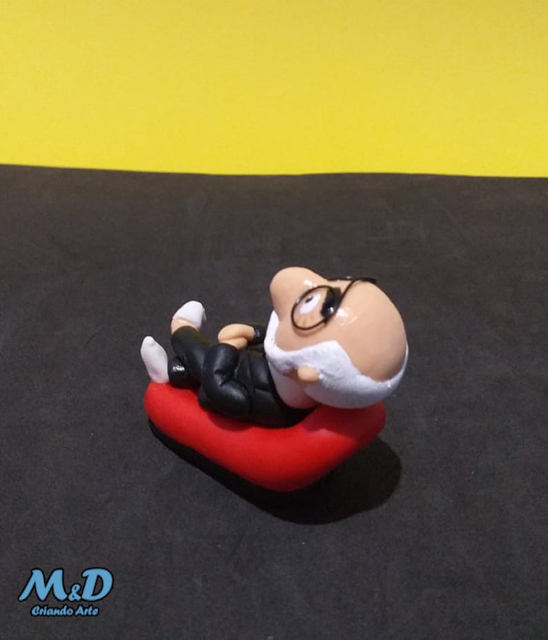 Sigmund Freud Relaxing on the Divan / Freud Figurine / Freud - Etsy
