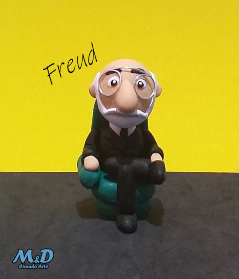 Sigmund Freud in the Armchaire / Figurine Freud / Freud - Etsy