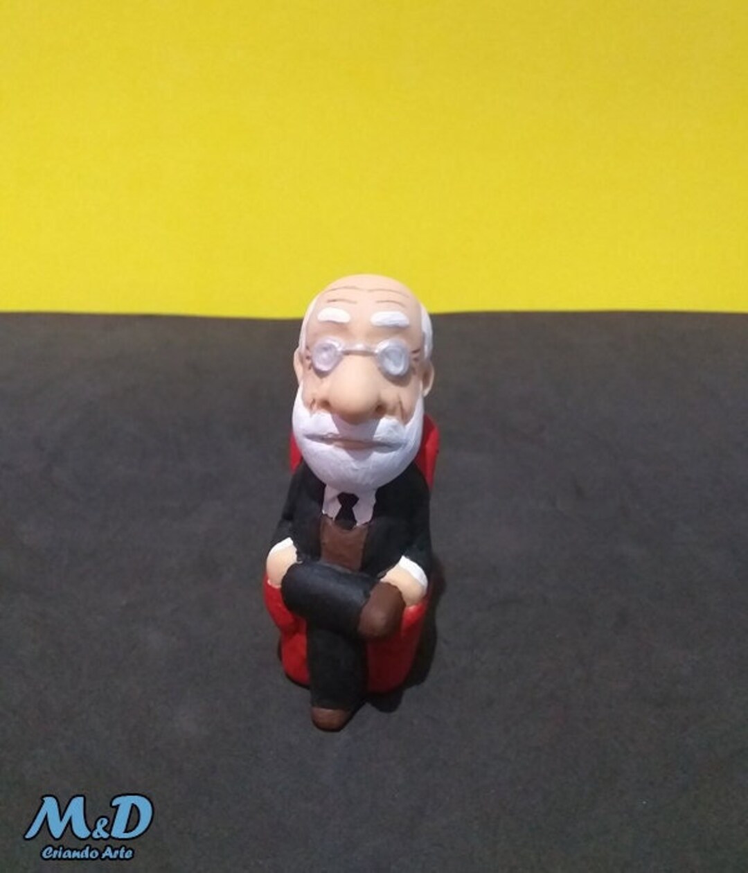 Sigmund Freud dans le fauteuil / Figurine Freud / Miniature Freud ...