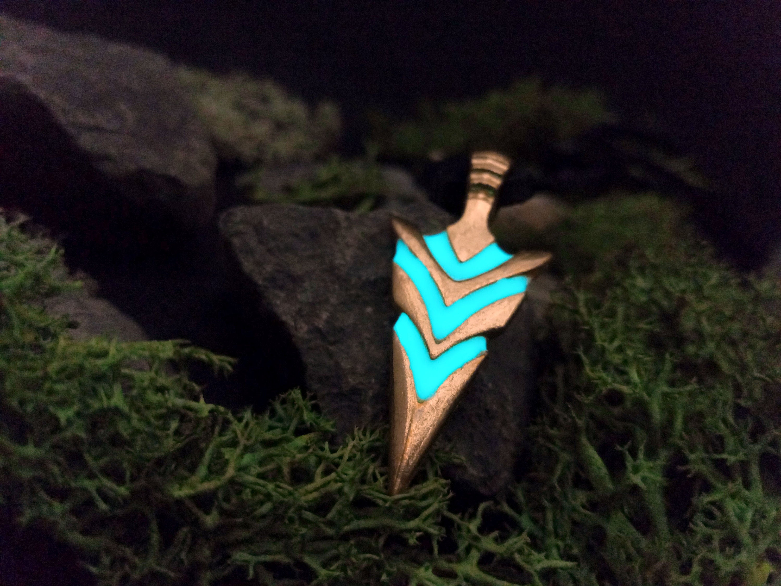 Gold Arrow Head Necklace, Glow in the Dark, Glowing Arrow Pendant, Men ...