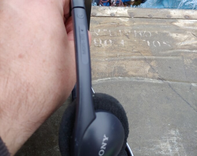 Vintage Sony Walkman MDR-101 Corded Black Headphones With Foam Ear Pads ...