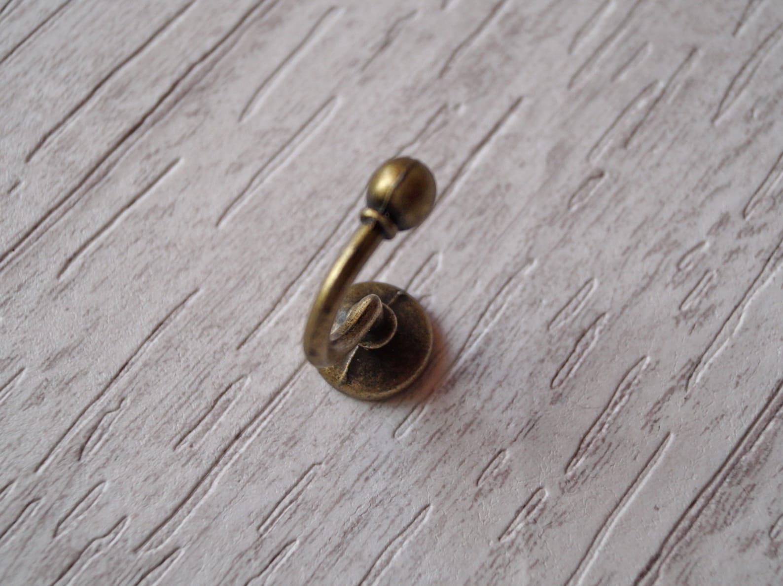 1 3 Brass Key Hooks Small Decorative Hook Key Hanger Etsy 1-3-brass-key-hooks-small-decorative-hook-key-hanger-etsy
