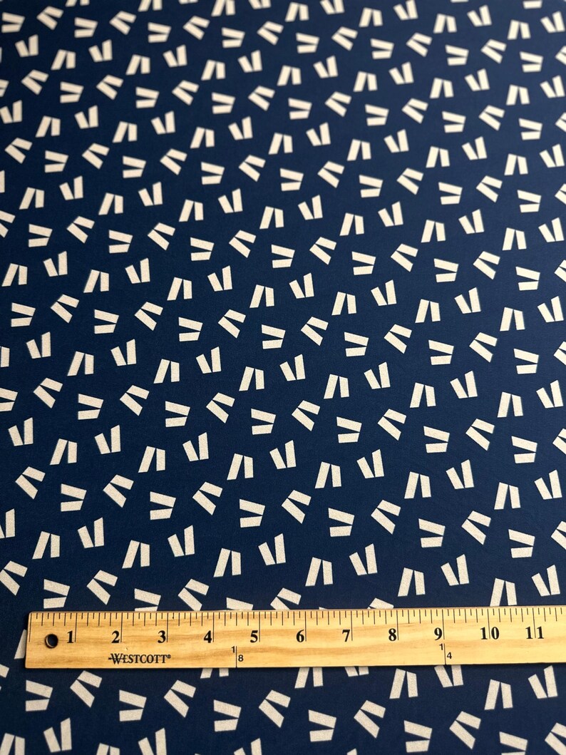 ITY: 3 YD CUT Remnant Navy Cream V Bar Design - Etsy