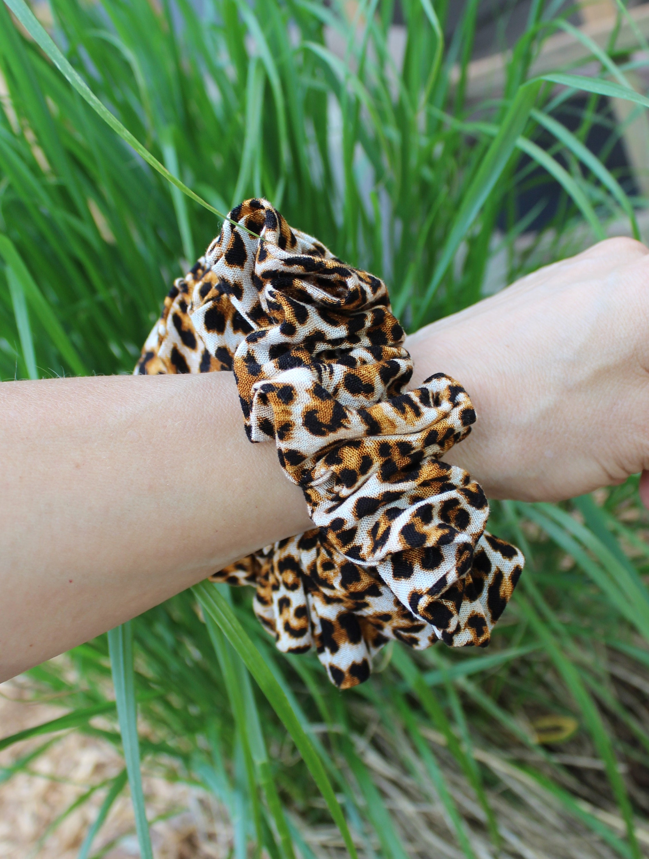 Silky Crinkle Rayon Fabric Ivory and Black Cheetah Animal - Etsy España