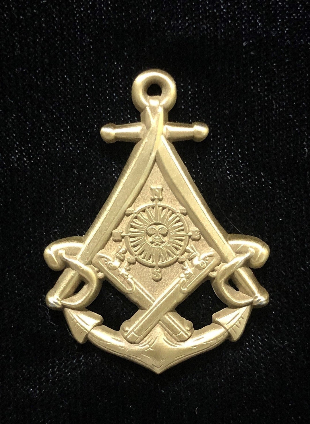 Cutlasses and Flintlocks With Sun and Anchor Masonic Freemason Pirate ...