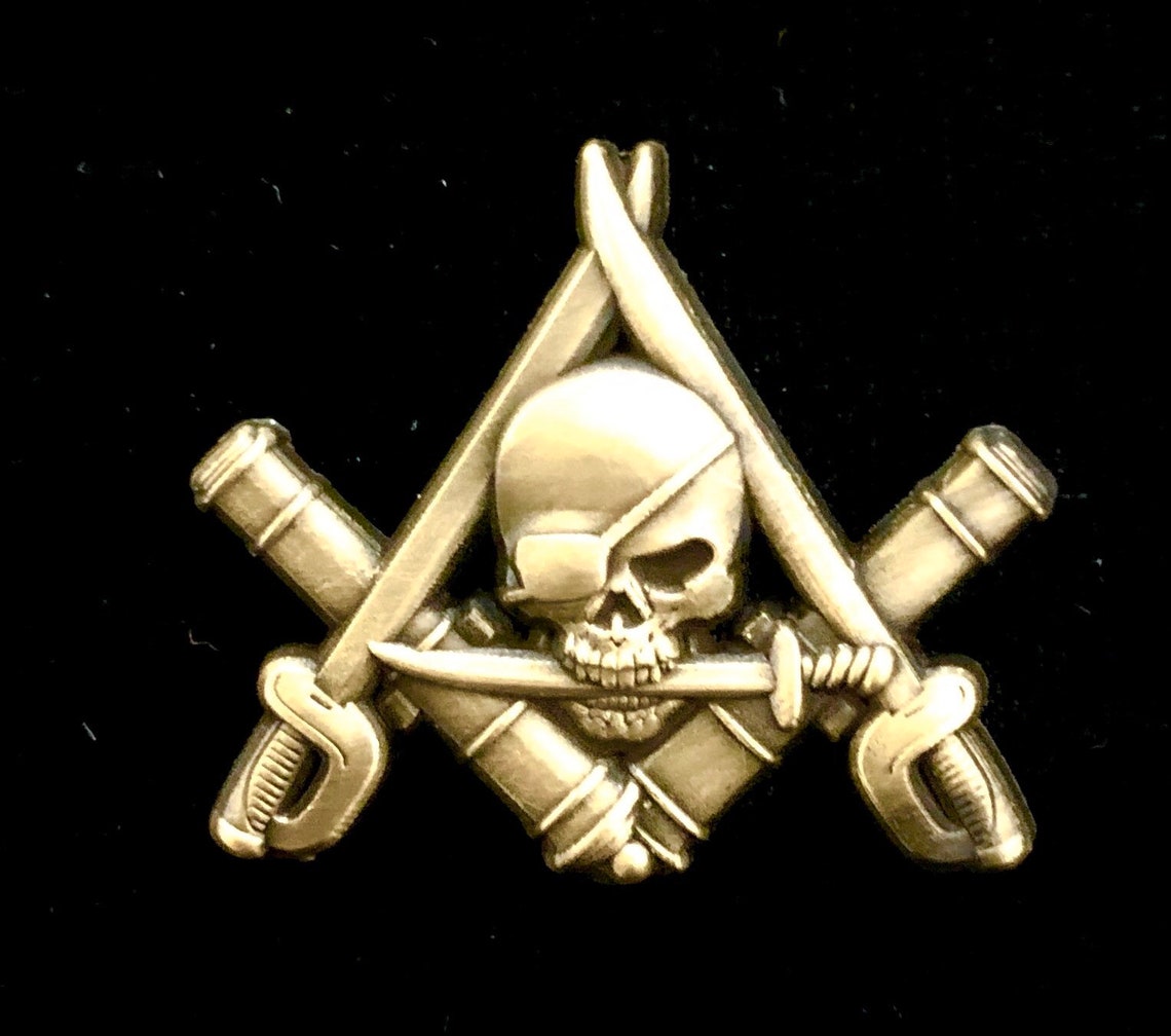 Cannons and Cutlasses Masonic Pirate Pin 1.25" in Gold - Etsy
