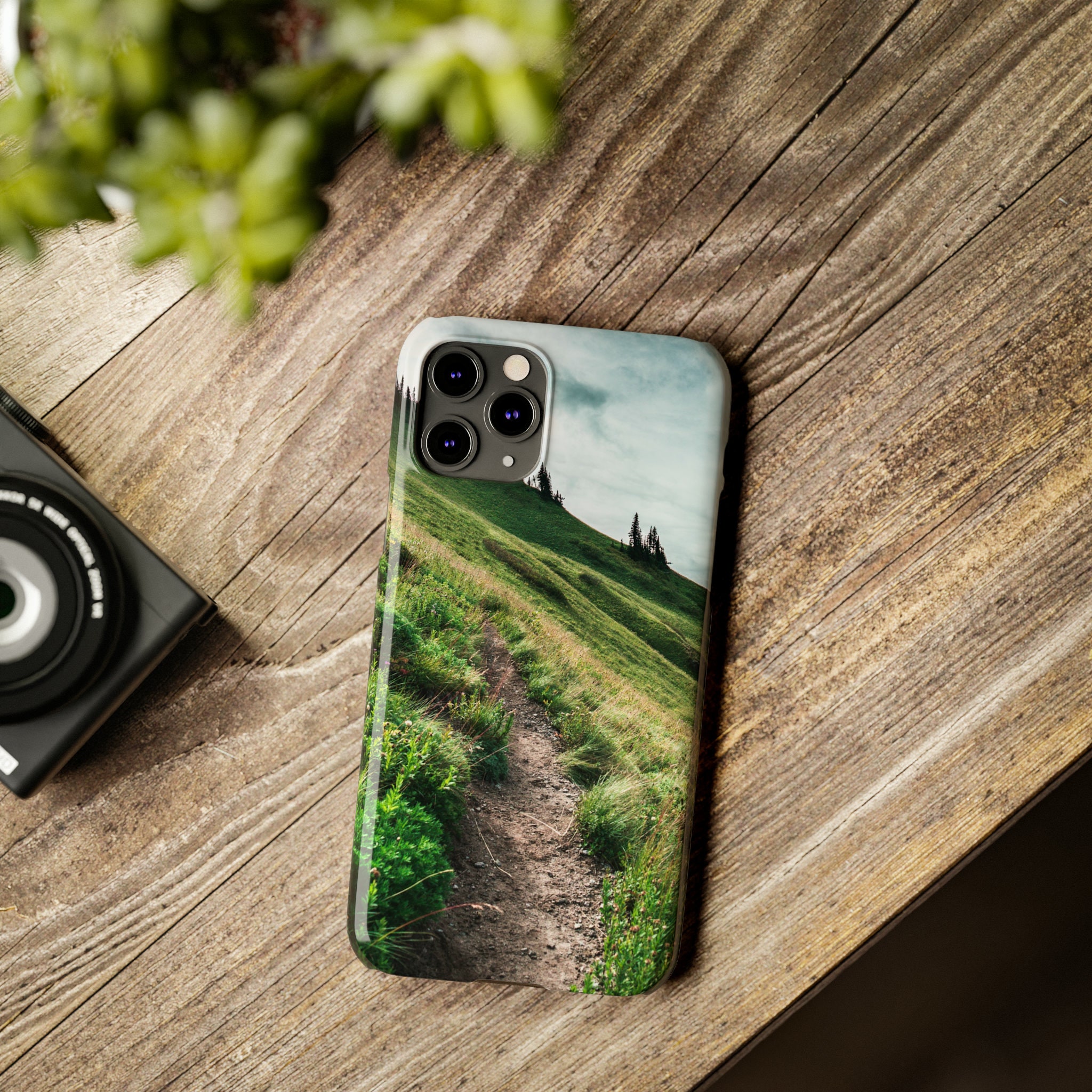 Washington Mountain Hiking Adventure Premium Tough Wireless Charging ...