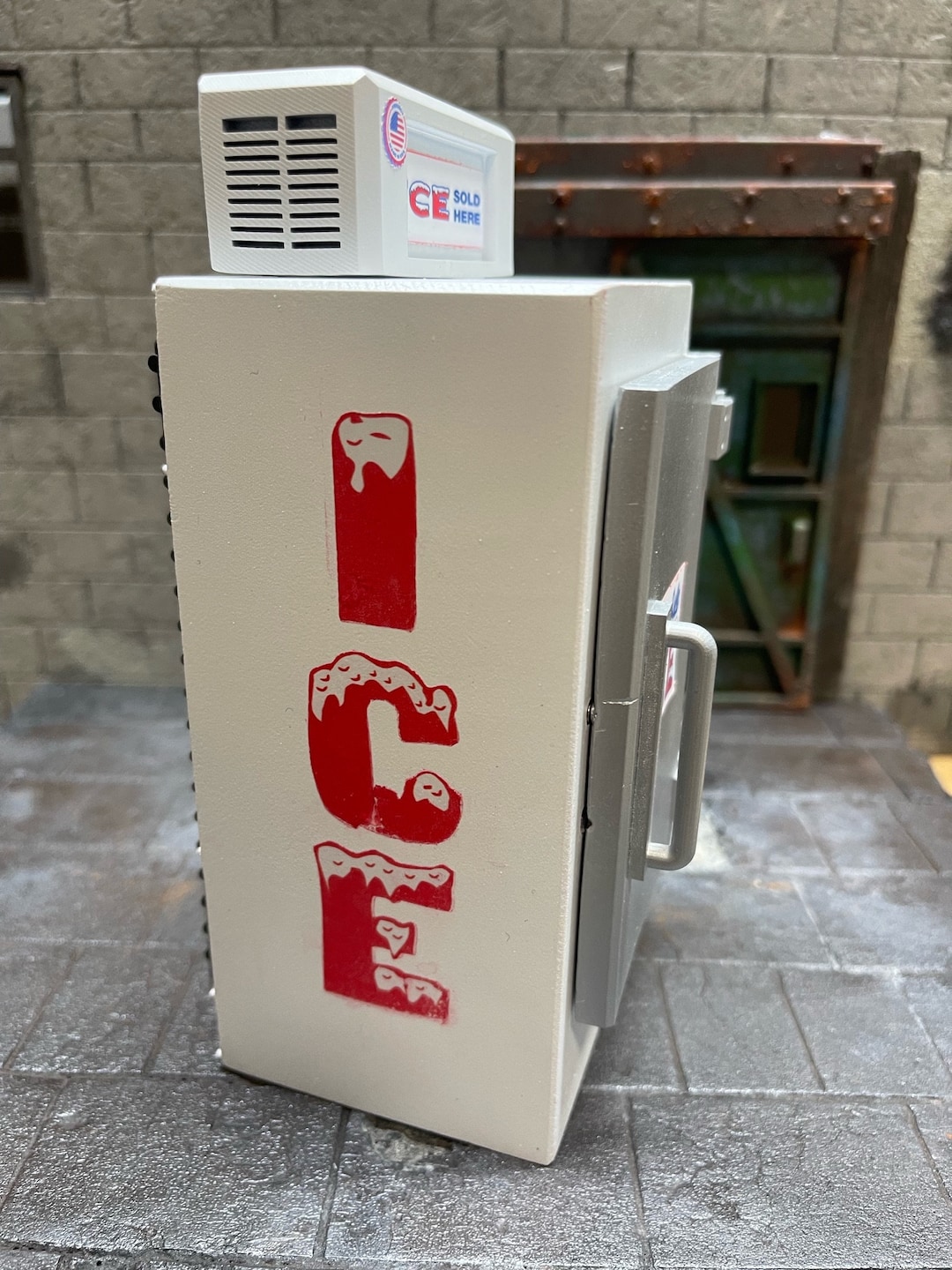 1:12 Scale Toy Miniature Dollhouse Ice Box. Ice Box With Opening Door ...