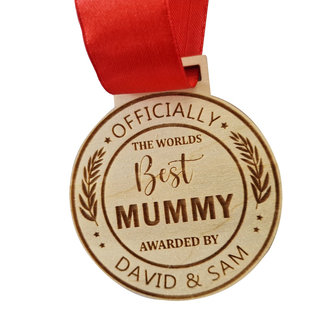 Personalised Officially the Best Mum, Mummy, Mom, Round Wooden Medal ...