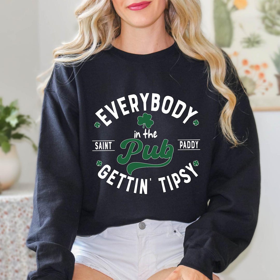 Everybody in the Pub Getting Tipsy Funny St Patricks Day Sweatshirt, St ...