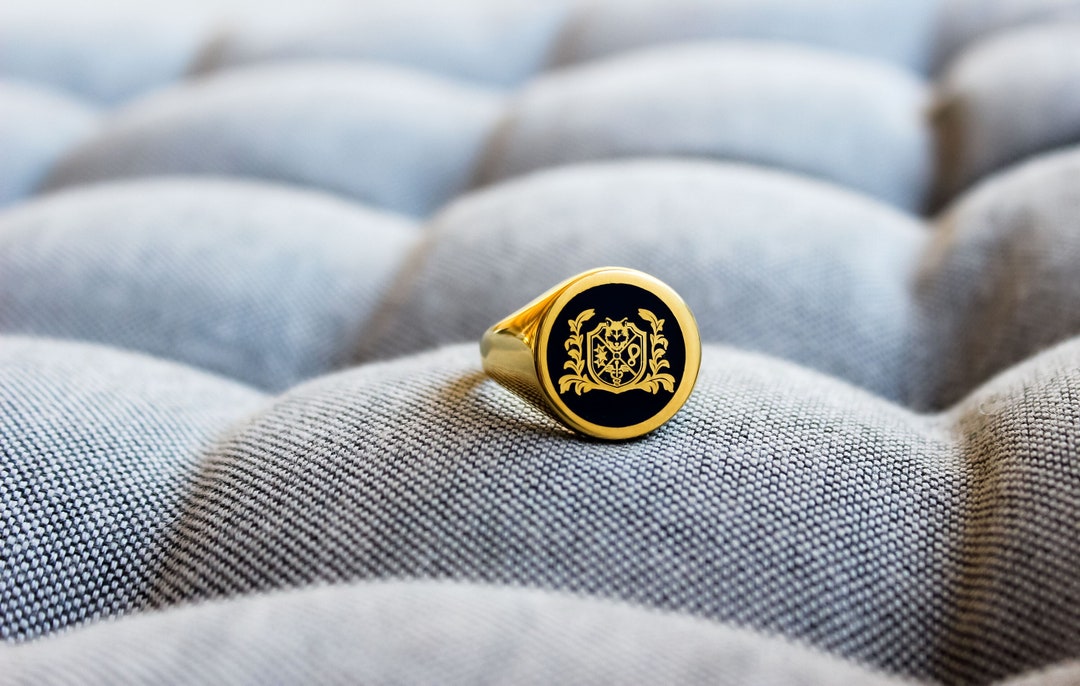 Personalized Family Crest Signet Ring, Black Enamel, Engraved Gold ...