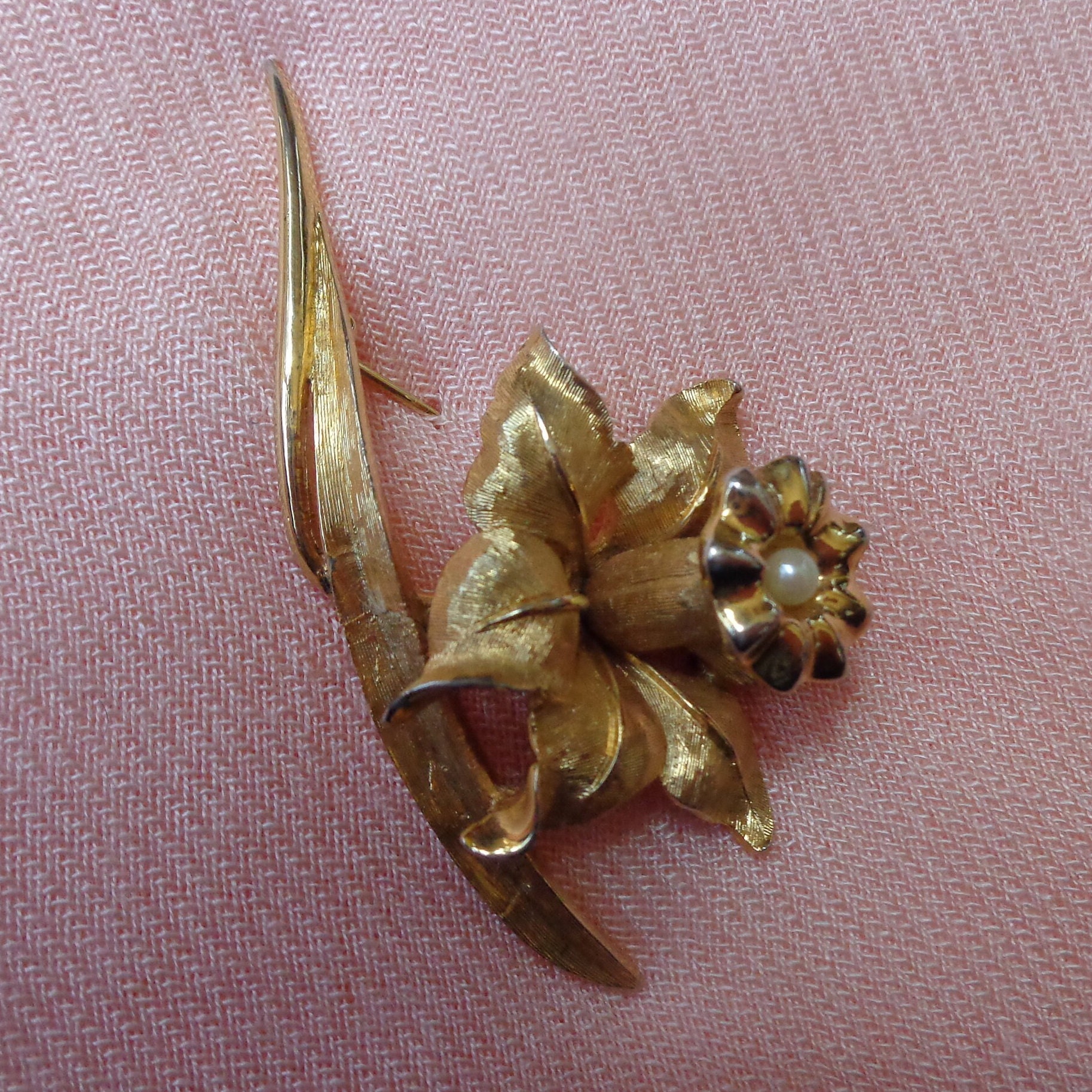 Boucher Daffodil flower of the Month Series Brooch - Etsy