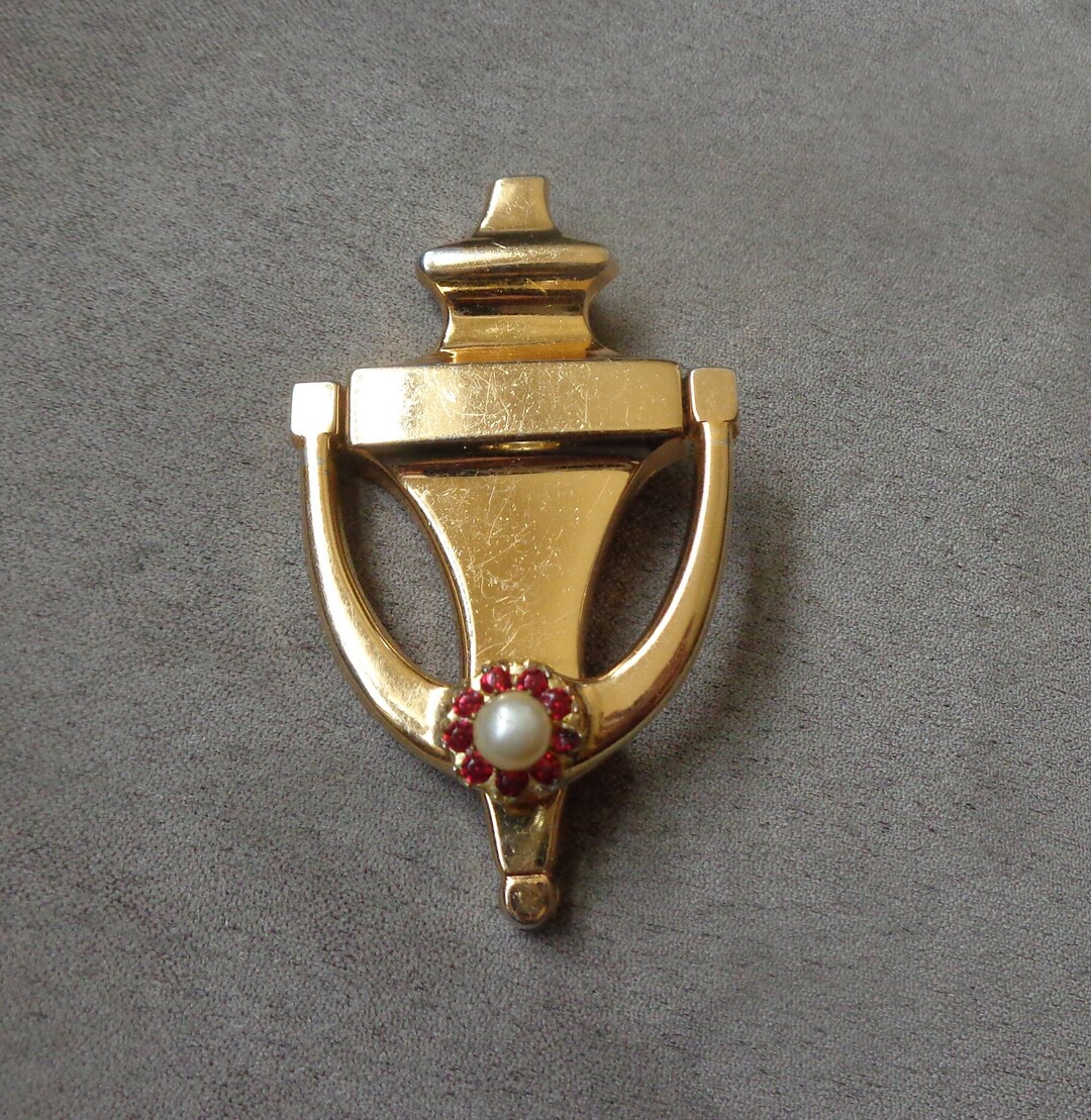 Coro Working Doorknocker Brooch With Red Rhinestones and Faux Pearl - Etsy