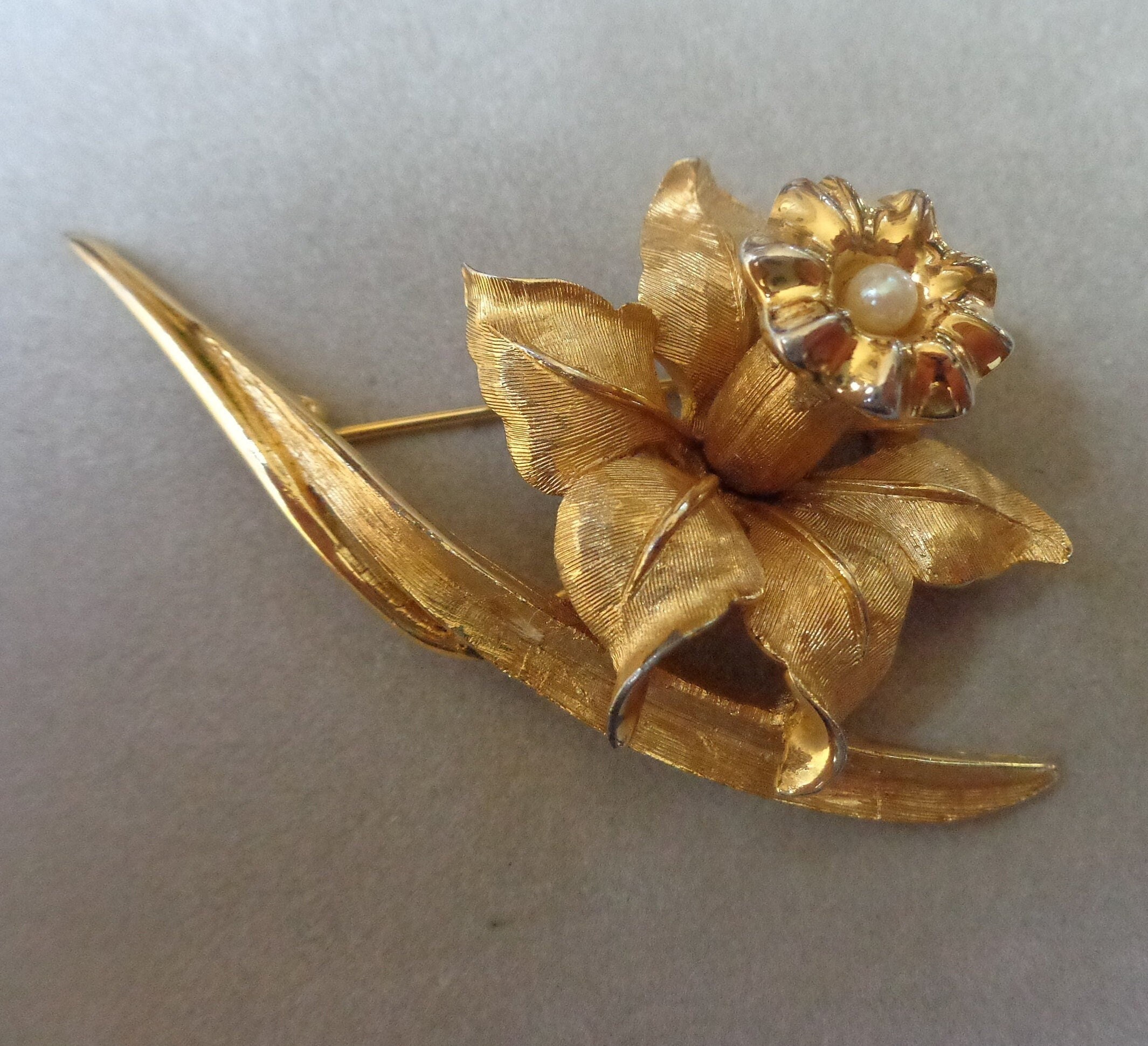 Boucher Daffodil flower of the Month Series Brooch - Etsy