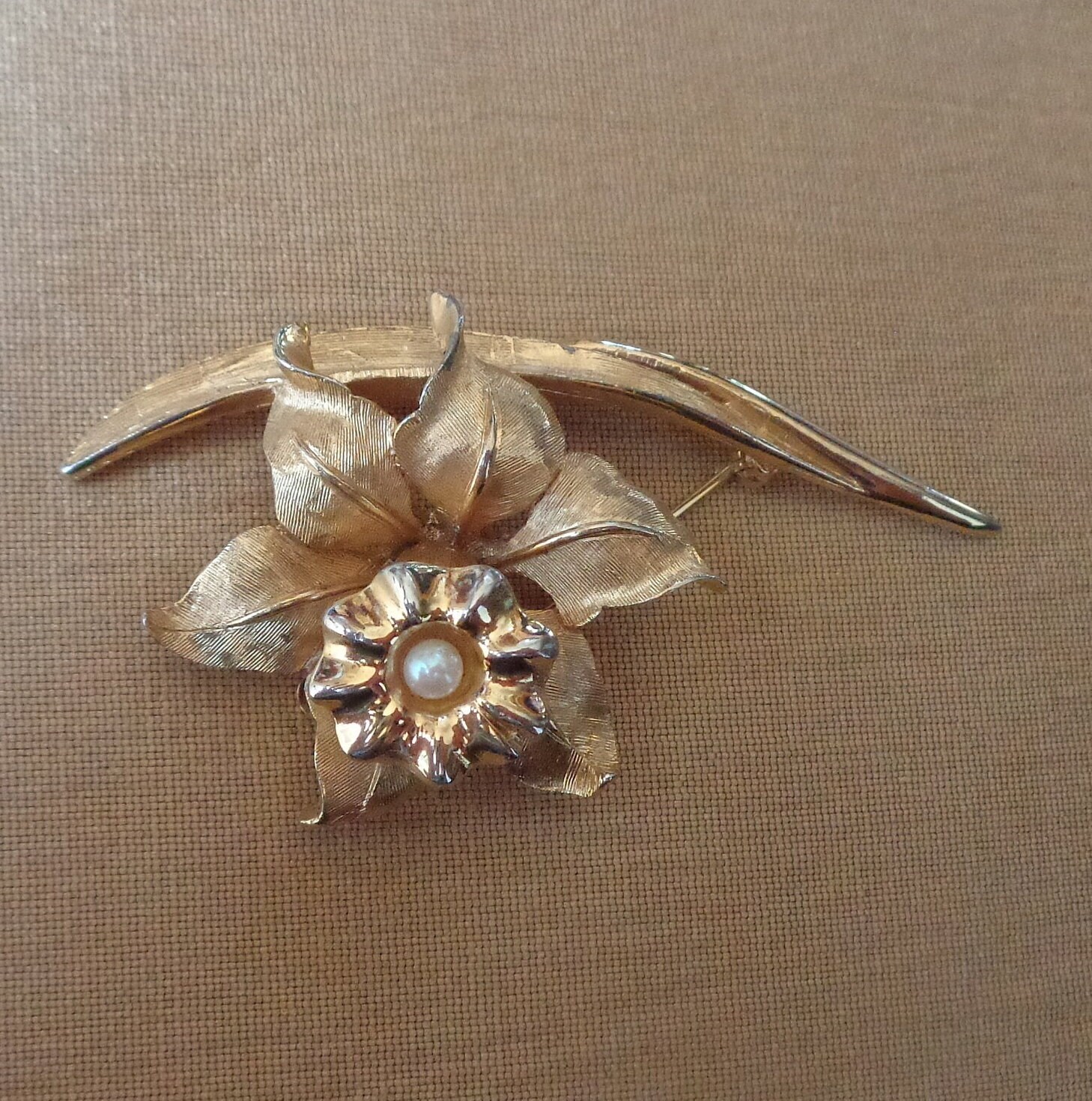 Boucher Daffodil flower of the Month Series Brooch - Etsy