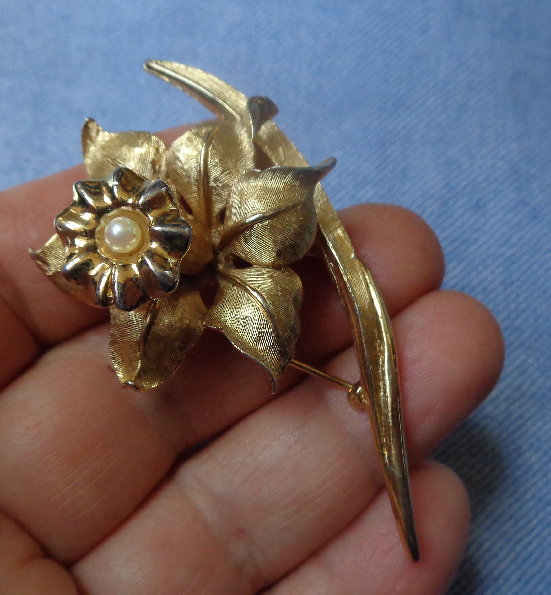 Boucher Daffodil flower of the Month Series Brooch - Etsy