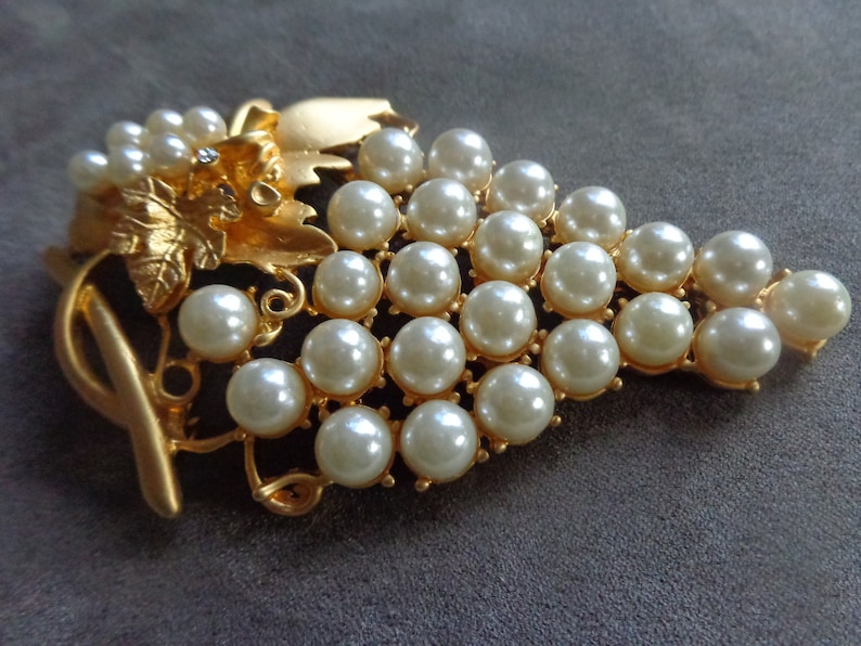 Large Bunch of Grapes Brooch With Faux Pearls in Matte Gold Tone Metal ...
