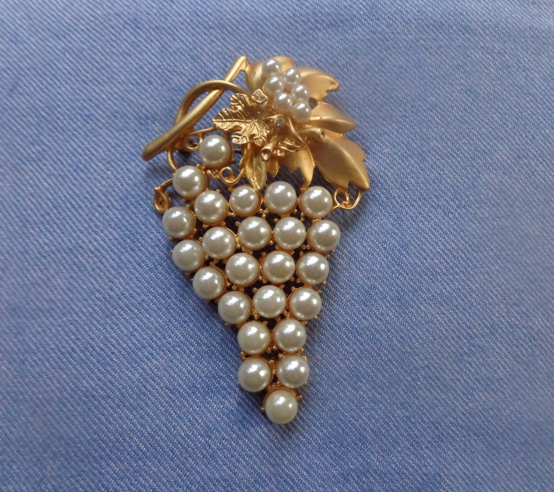 Large Bunch of Grapes Brooch With Faux Pearls in Matte Gold Tone Metal ...