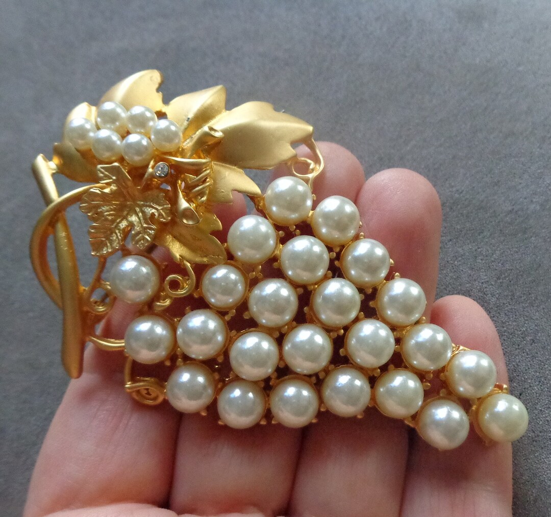 Large Bunch of Grapes Brooch With Faux Pearls in Matte Gold Tone Metal ...