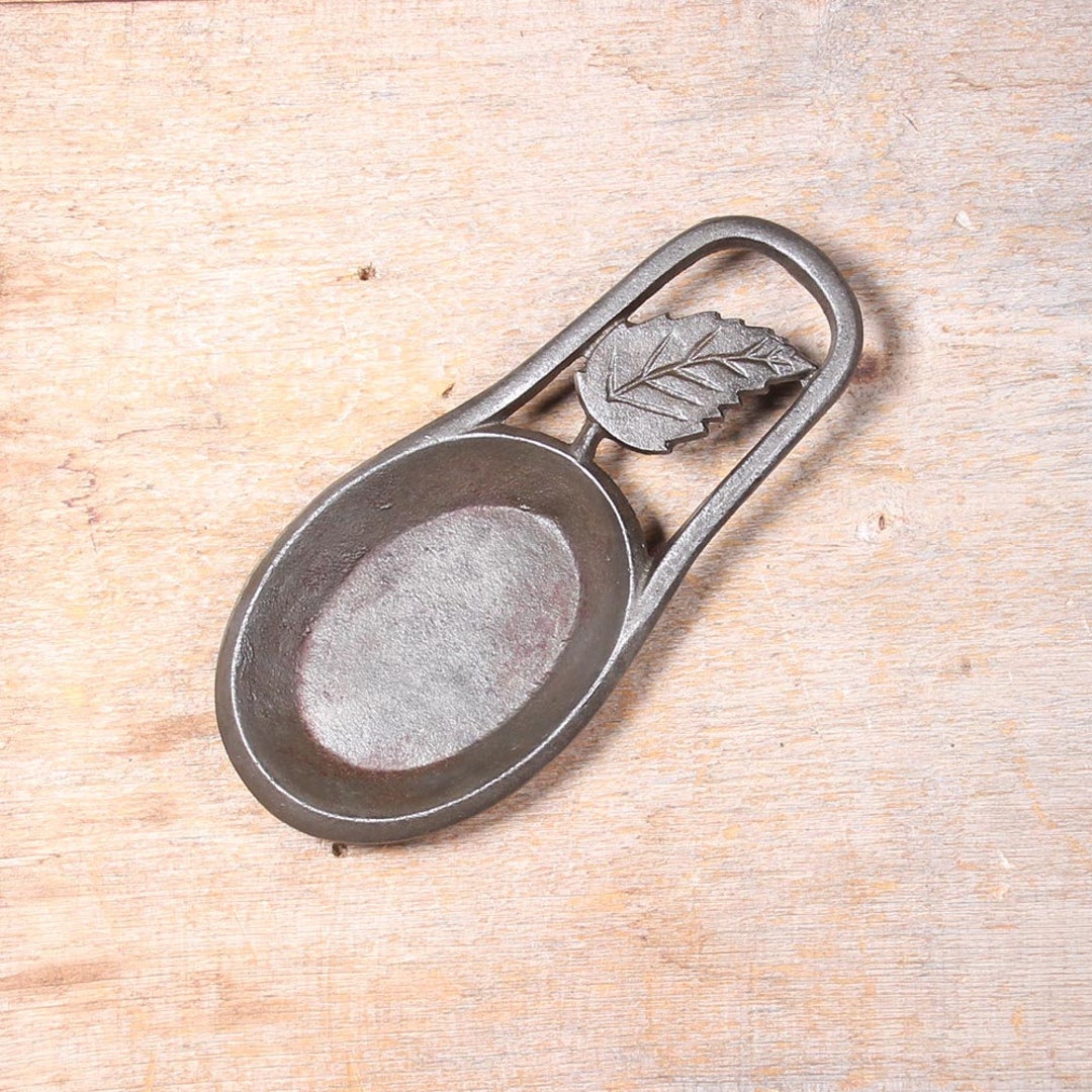 Intricate Vintage Styled Cast Iron Spoon Rest. Leaf Design Cut Iron ...