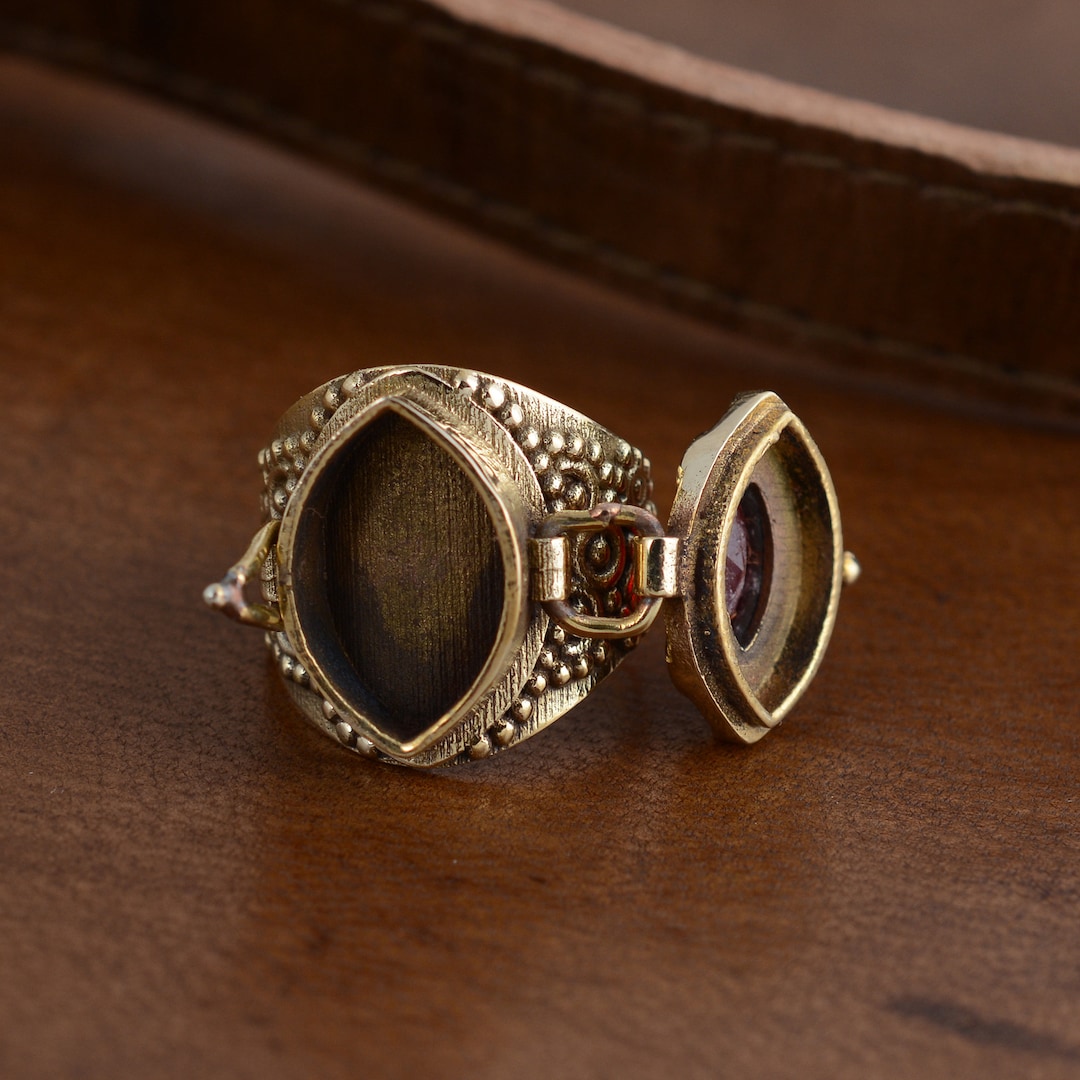 Garnet Snuff Ring, Open Spy Ring, Secret Box Ring, Poison Ring ...