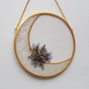 Pressed Flower Moon Decor: Resin Art, Boho Floral Wall Hanging - Etsy