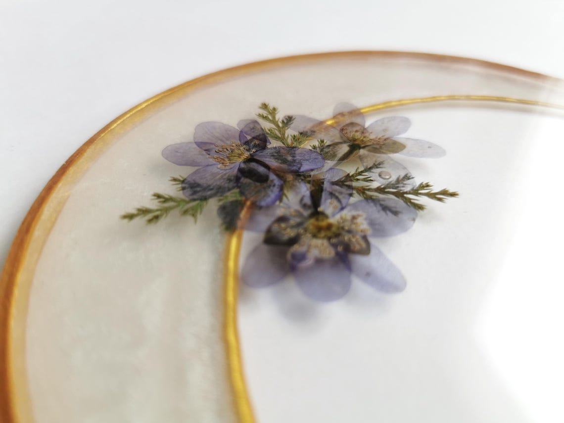 Pressed Flower Moon Decor: Resin Art, Boho Floral Wall Hanging - Etsy