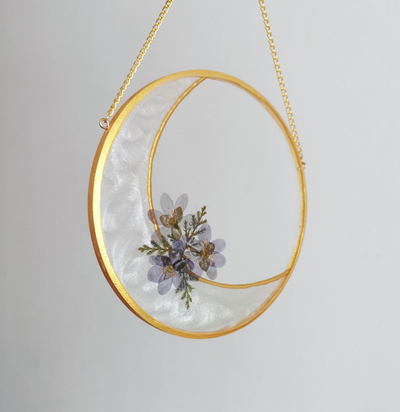 Pressed Flower Moon Decor: Resin Art, Boho Floral Wall Hanging - Etsy