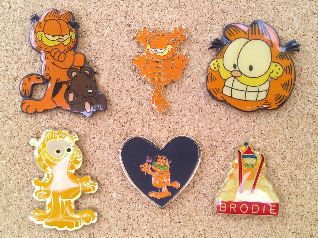 Vintage Garfield the Cat Pins: Garfield and Pooky, Skiiing Garfield ...