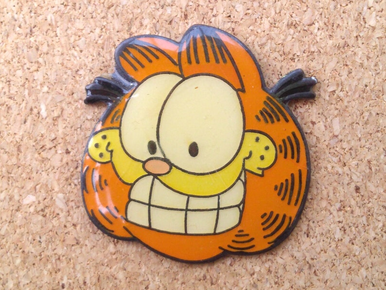 Vintage Garfield the Cat Pins: Garfield and Pooky, Skiiing Garfield ...