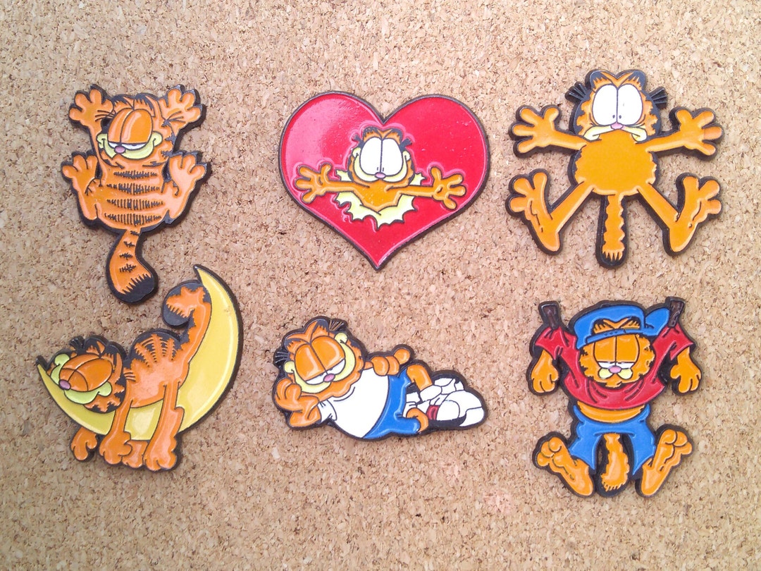 Vintage Garfield the Cat Pins: Garfield Heart, Garfield Moon and Other ...