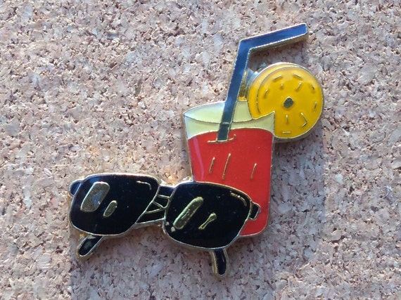 Vintage cocktail and sunglasses enamel pin - Gem