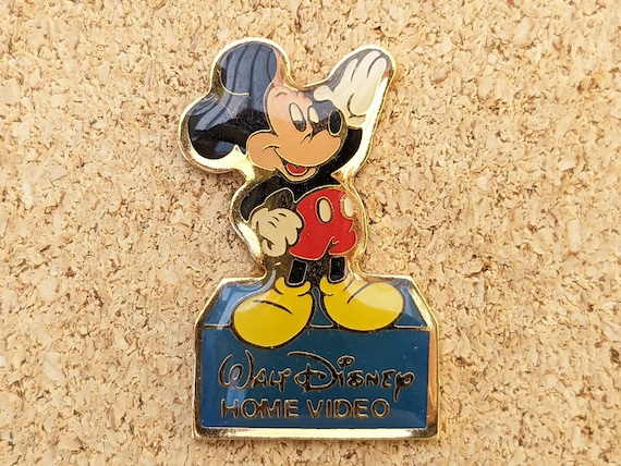 Vintage Walt Disney Home Video pin: Mickey Mouse enam… - Gem