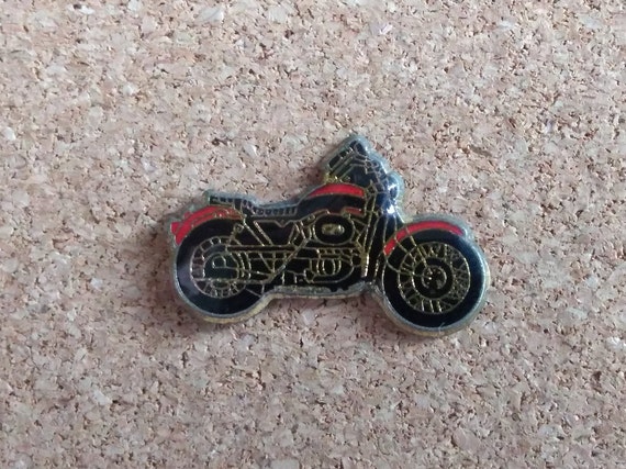 Vintage motorcycle pins: Johnson, chopper, red, black… - Gem