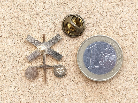 Vintage Operation Lifesaver rail safety enamel pin - Gem