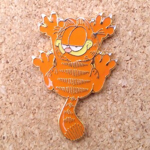 Vintage Garfield the Cat Pins: Garfield and Pooky, Skiiing Garfield ...