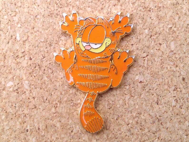 Vintage Garfield the Cat Pins: Garfield and Pooky, Skiiing Garfield ...