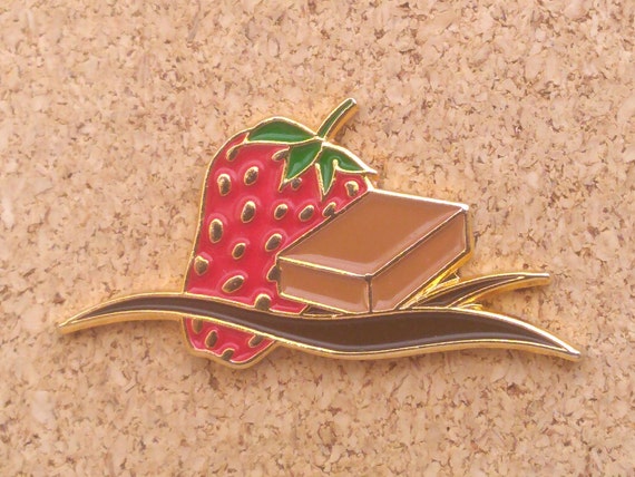 Vintage chocolate strawberry enamel pin - Gem
