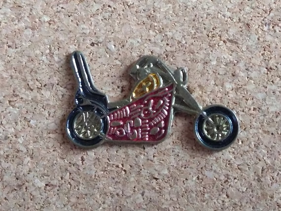 Vintage motorcycle pins: Johnson, chopper, red, black… - Gem