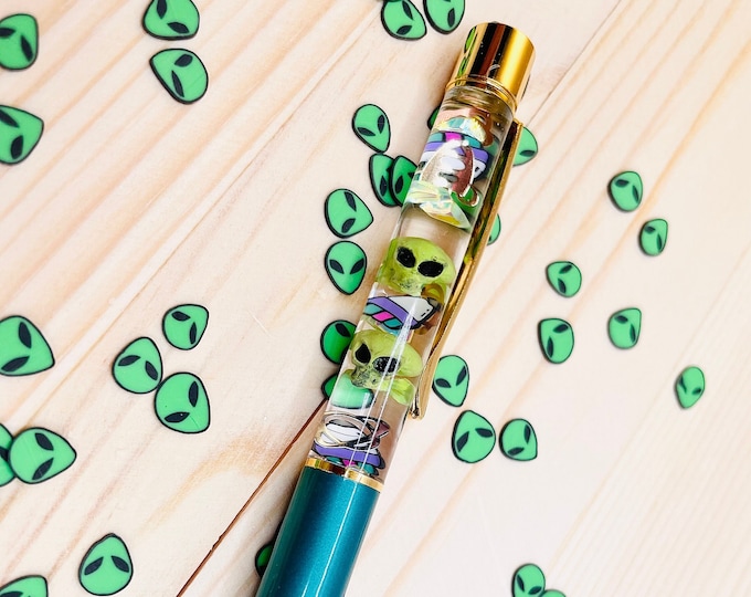 Alien Skull Float Pen / Glow in the Dark / Diorama Miniatures / I Want ...