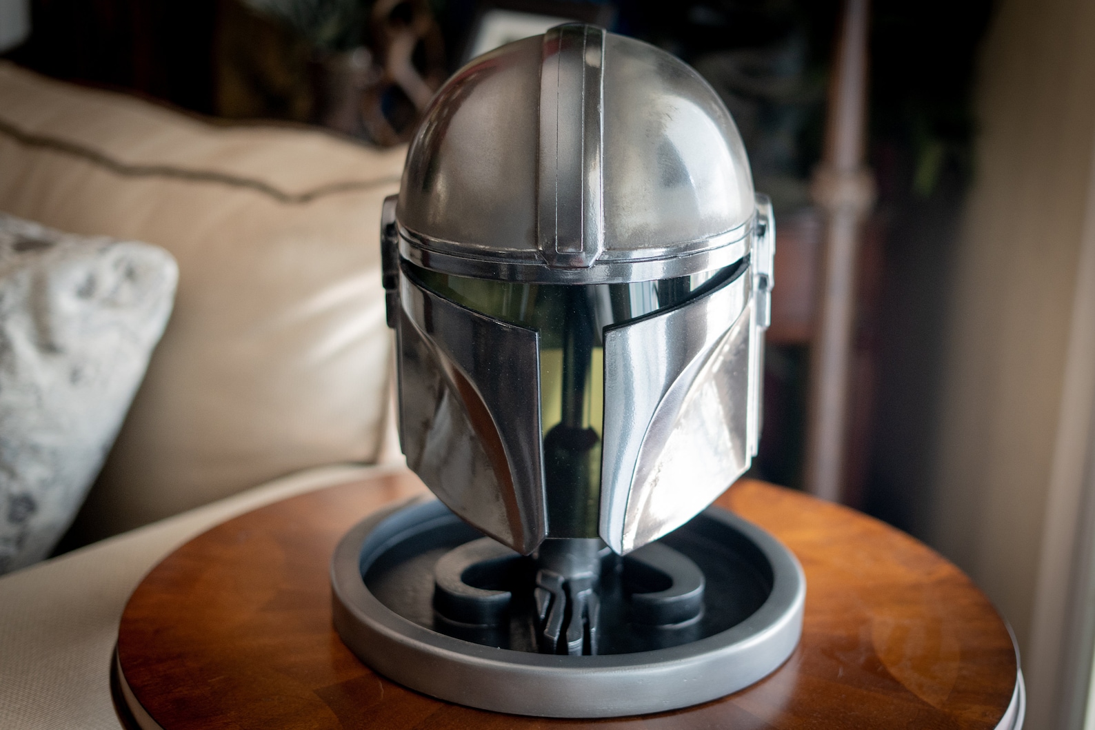 Mandalorian Helmet Stand - Etsy