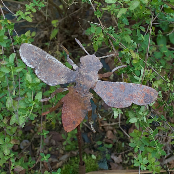 Rusty Metal Bee - Etsy UK